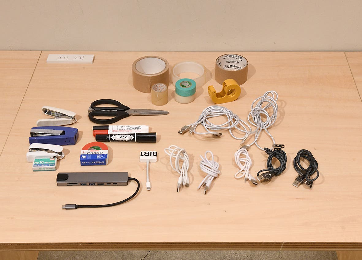 コード類、モニター、文房具類の画像1