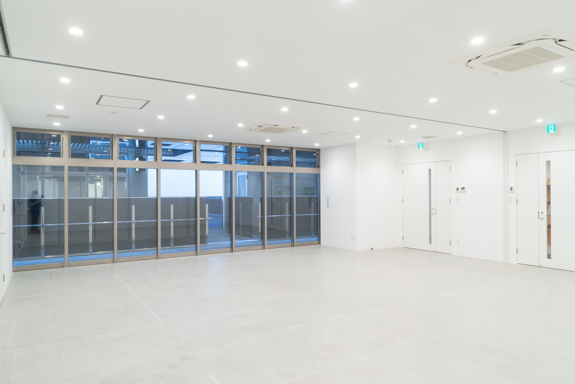 【スペース2＋3】名古屋丸の内/伏見駅から徒歩5分！白を基調とした清潔感あるレンタルスペース/貸会議室！の写真4