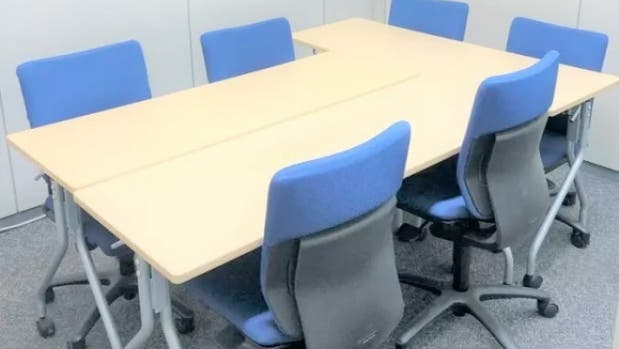 福岡会議室 アーバンオフィス博多 商談室B K−01【JR博多駅より徒歩2分!全室Wi-Fi環境完備・受付スタッフ駐在】の写真1