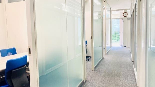 福岡会議室 アーバンオフィス博多 商談室B K−01【JR博多駅より徒歩2分!全室Wi-Fi環境完備・受付スタッフ駐在】の写真2