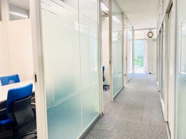 福岡会議室 アーバンオフィス博多 商談室B　K−02【JR博多駅より徒歩2分！全室Wi-Fi環境完備・受付スタッフ駐在】の写真2