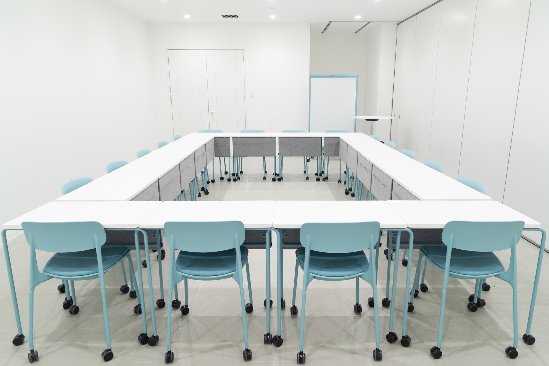 【スペース2】名古屋丸の内/伏見駅から徒歩5分！白を基調とした清潔感のあるレンタルスペース/貸会議室！の写真5