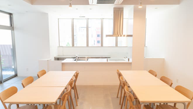 【スペース1】保健所許可付きレンタルキッチン!自然光が明るいナチュラルな内装!駅近で便利な立地です!の写真2