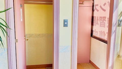 広い!安い!便利!ダンス練習、ヨガ、体操などに最適♪横浜 井土ヶ谷駅徒歩1分!140㎡のフロア♪、大きな鏡ありますの写真3