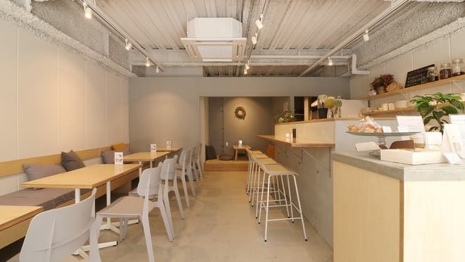 20人着席可能な広々スペース!ワークショップやママ会におすすめです。シェアキッチンとしてもご利用できます。の写真1