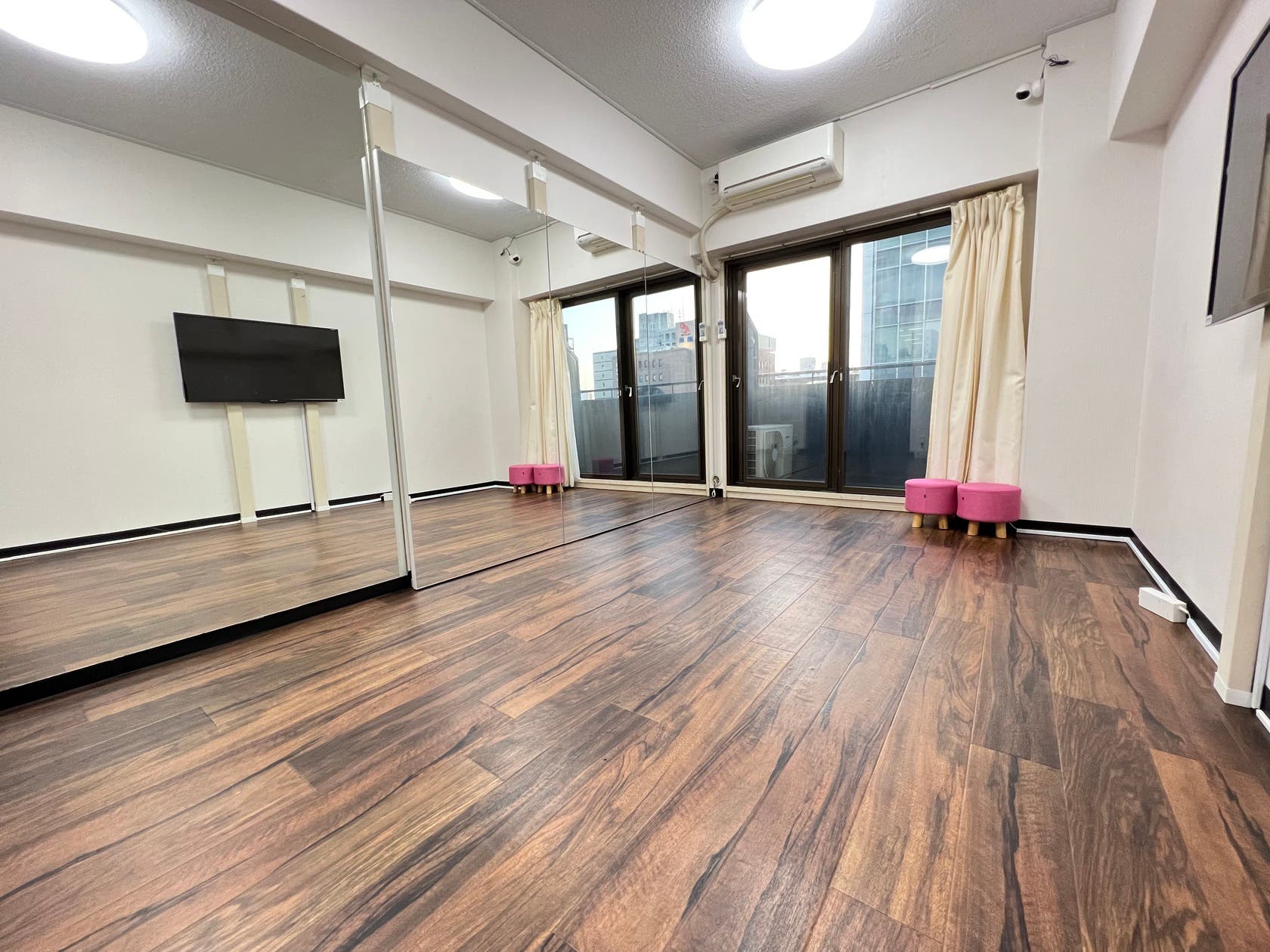 ◆お気軽スタジオ心斎橋step◆【インボイス対応で安心】格安深夜営業/高速wifi/動画配信/ダンス動画撮影/当日予約可の写真2