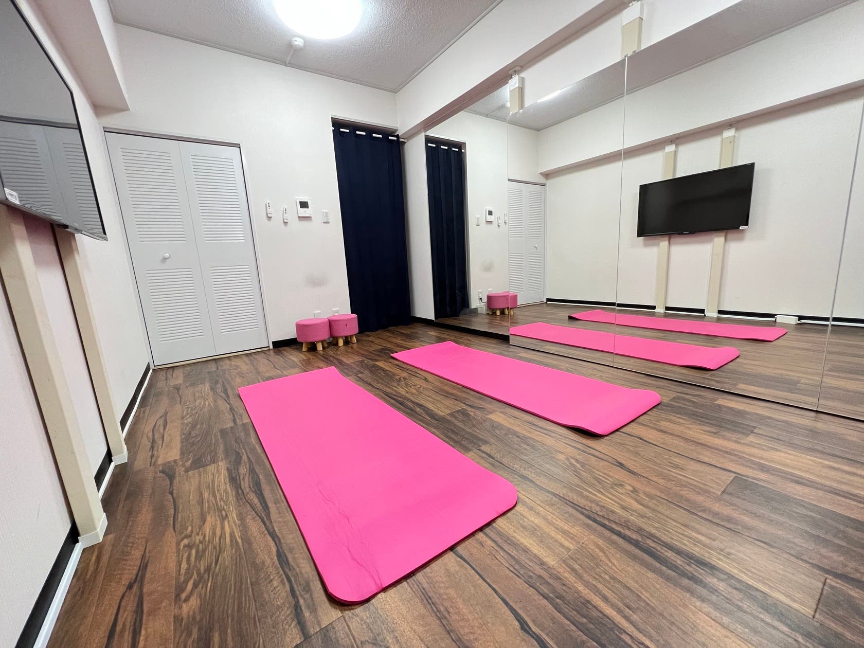 ◆お気軽スタジオ心斎橋step◆【インボイス対応で安心】格安深夜営業/高速wifi/動画配信/ダンス動画撮影/当日予約可の写真1