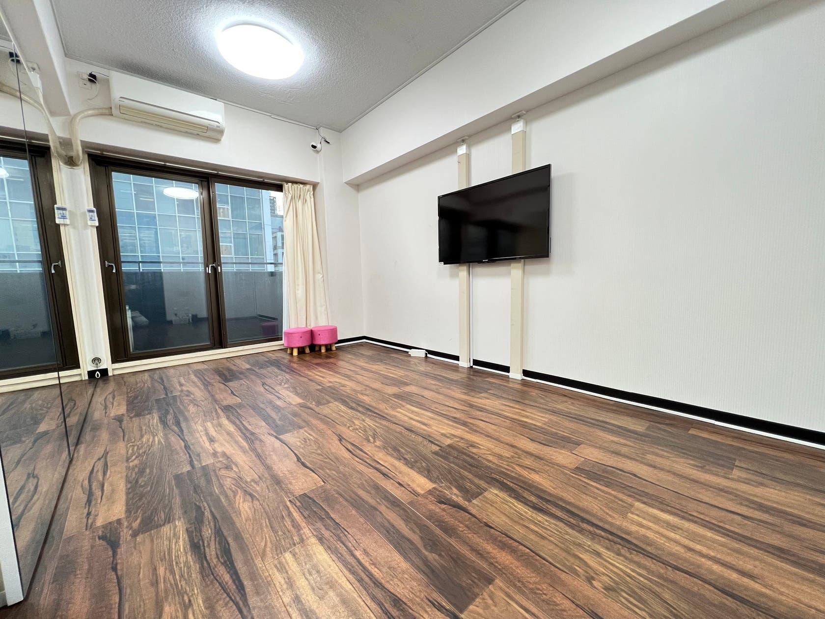 ◆お気軽スタジオ心斎橋step◆【インボイス対応で安心】格安深夜営業/高速wifi/動画配信/ダンス動画撮影/当日予約可の写真4