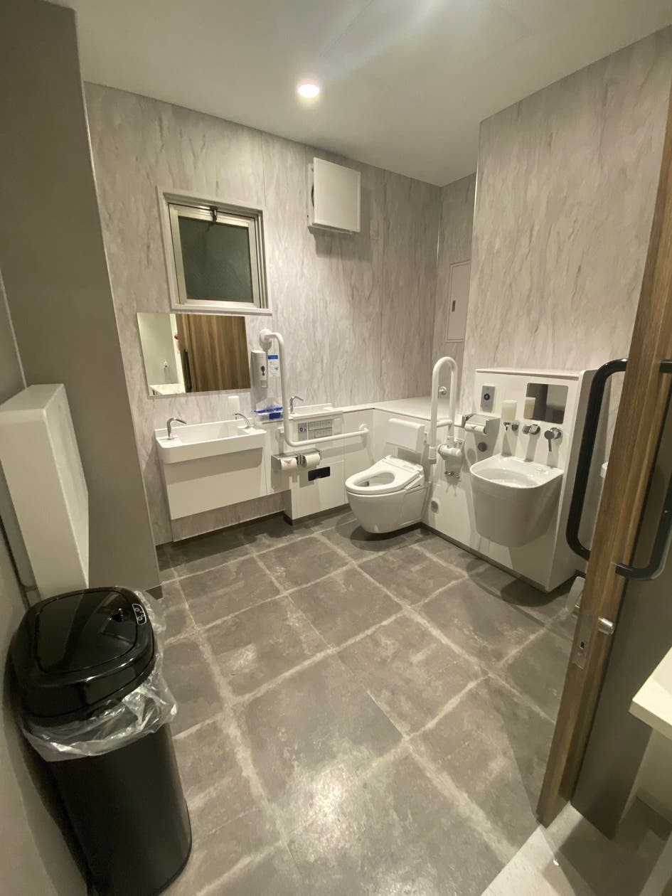 お洒落な内装で多目的にご利用いただけます。当日予約可能、関内駅徒歩5分、バリアフリーです。の写真5