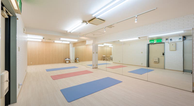 【西荻窪のダンスができる地下スタジオ】★約７mの大型鏡あり★