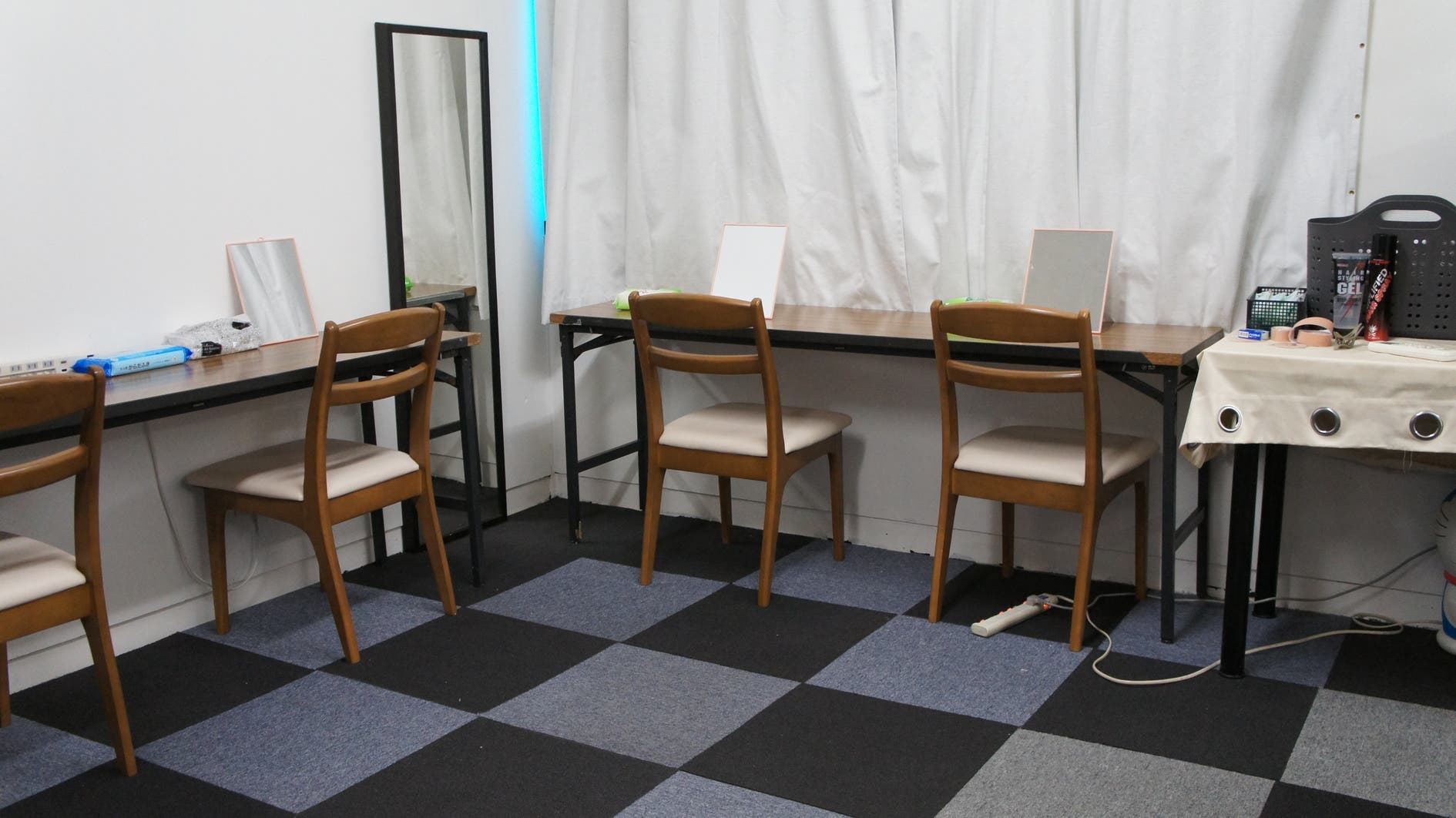 控え室(貸し衣装付き)の画像1