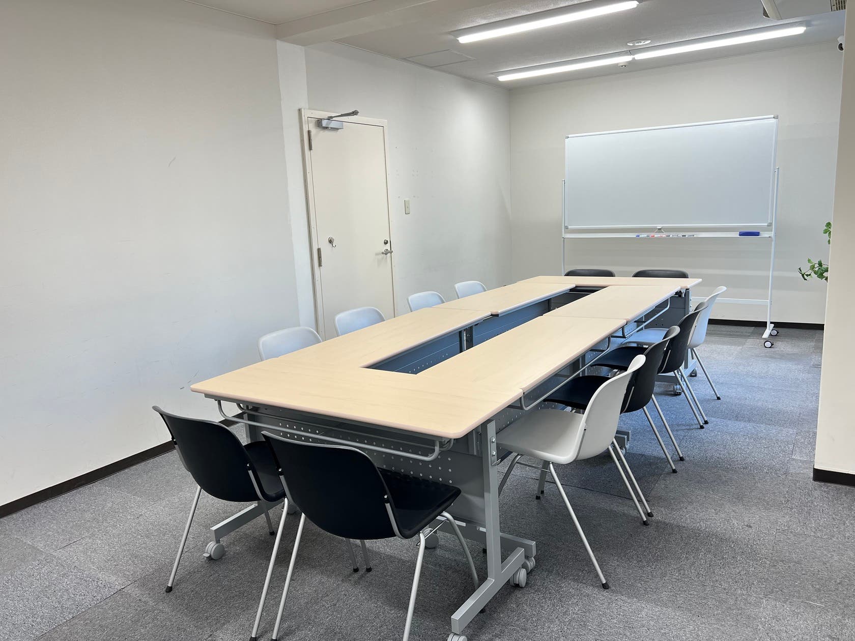 【トイレが綺麗で法人に好評】🎯淀屋橋4分本町5分🎯ビル内に喫煙所🌈30人収容🌈24時間営業◆お気軽会議室淀屋橋EXEC◆の写真5