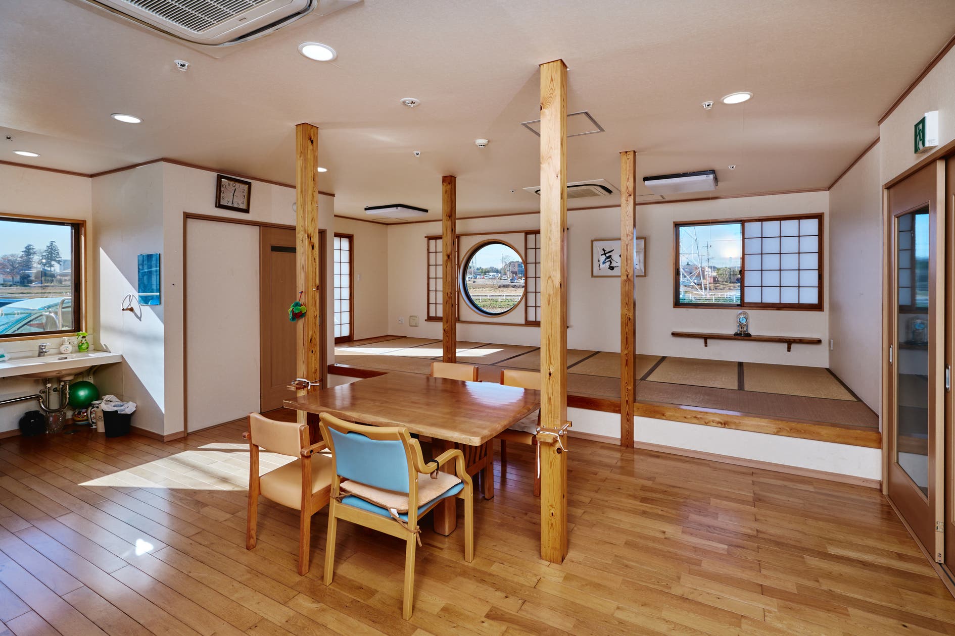 【畳・机・椅子5席】rooms イベントスペースの写真1