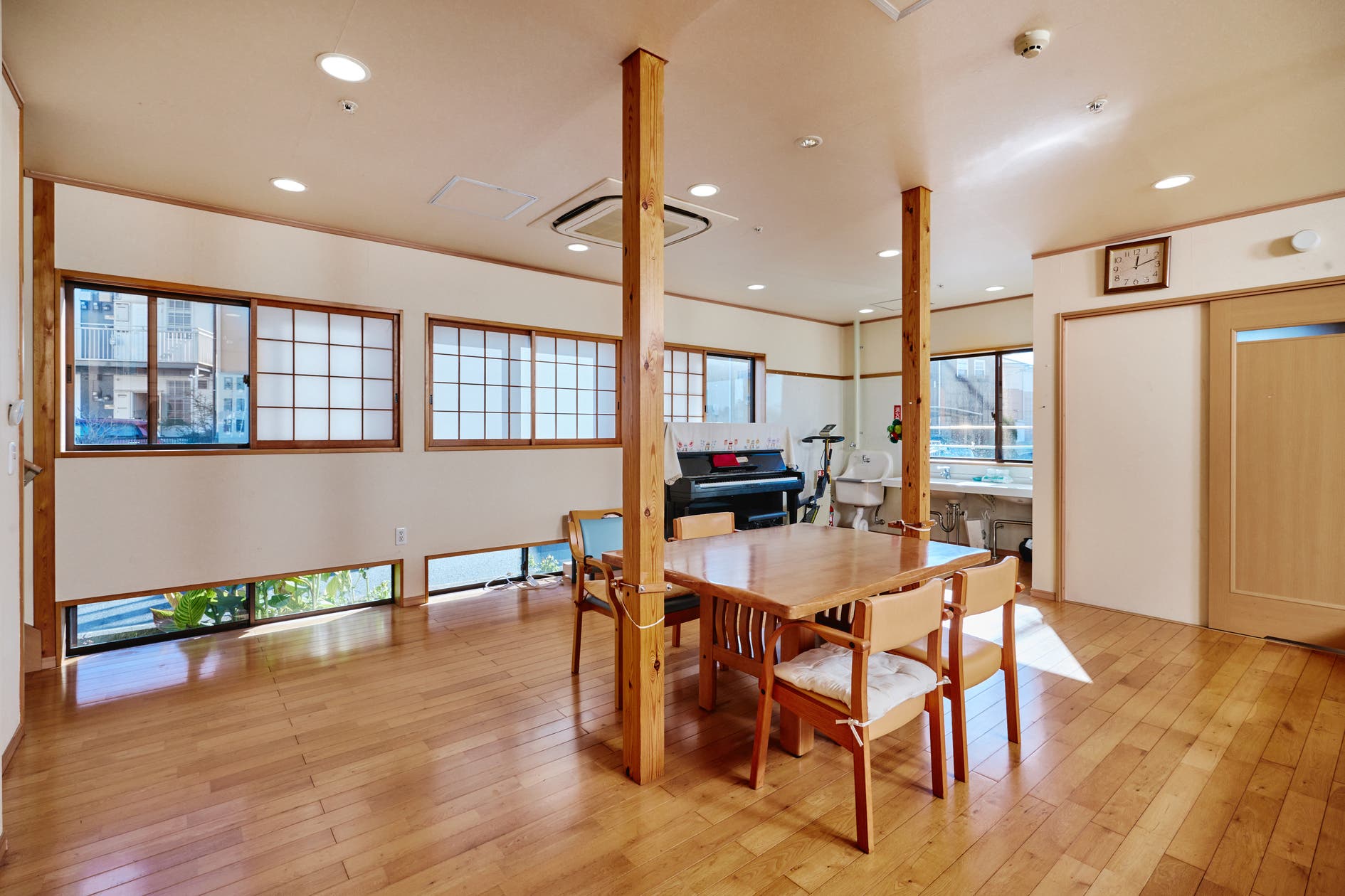 【畳・机・椅子5席】rooms イベントスペースの写真3