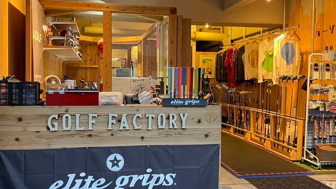 天然素材の漆喰、床は天然杉の無垢を使用しているオーガニックサロンです。の写真4