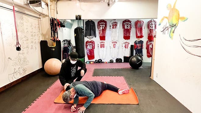 天然素材の漆喰、床は天然杉の無垢を使用しているオーガニックサロンです。の写真5