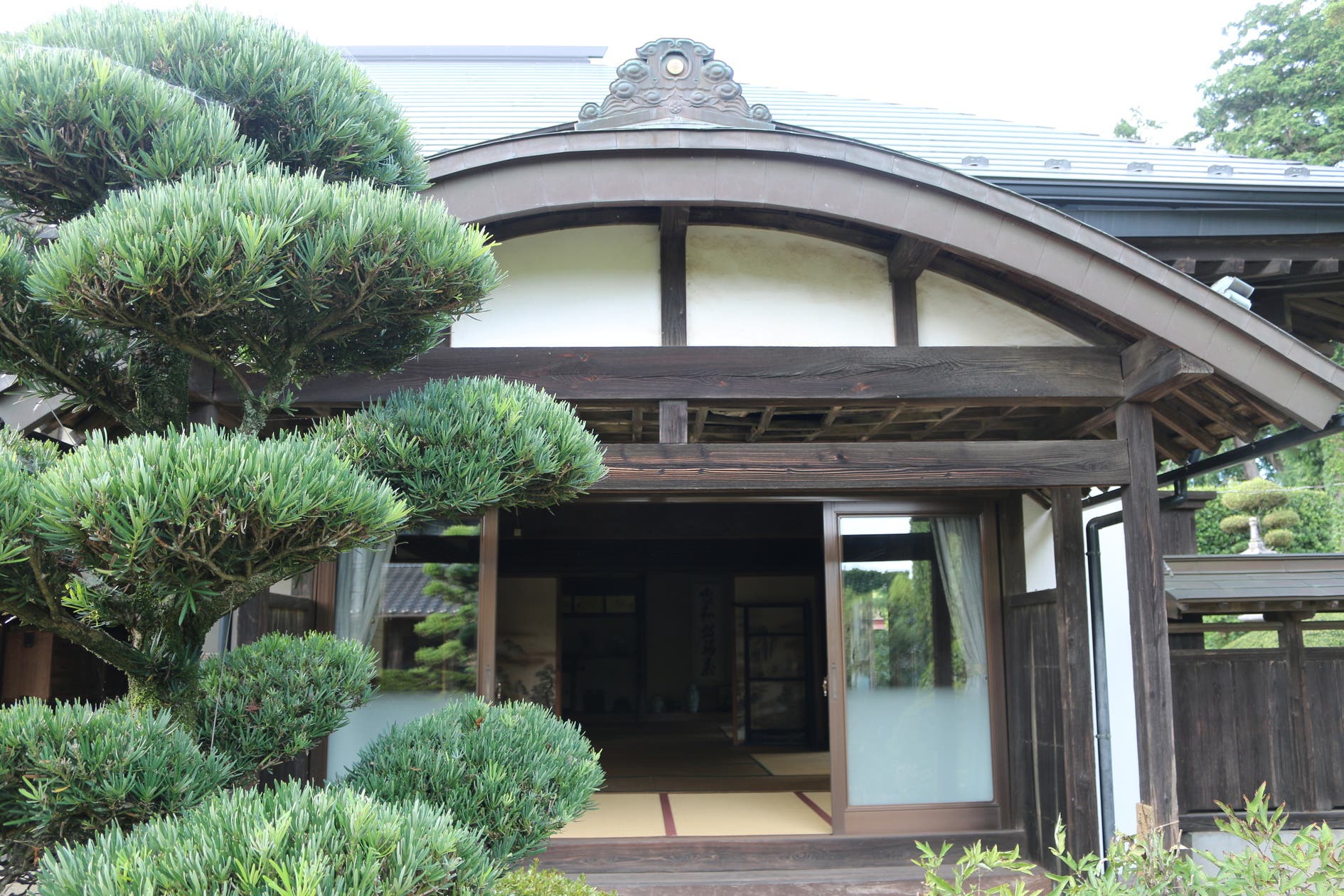 長屋門・母屋・3つの蔵・日本庭園・屋敷林で構成された農家屋敷の写真4