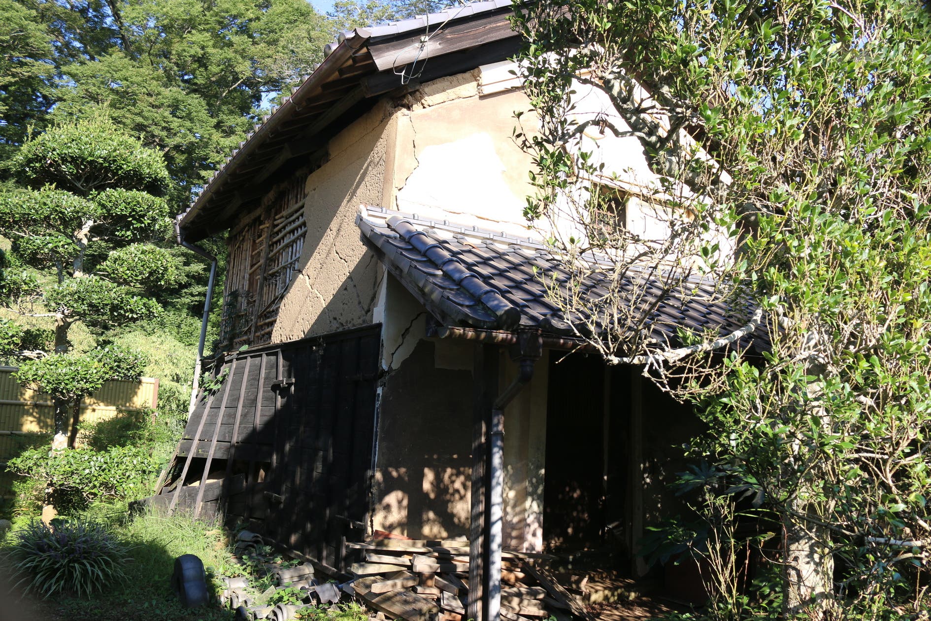 長屋門・母屋・3つの蔵・日本庭園・屋敷林で構成された農家屋敷の写真23