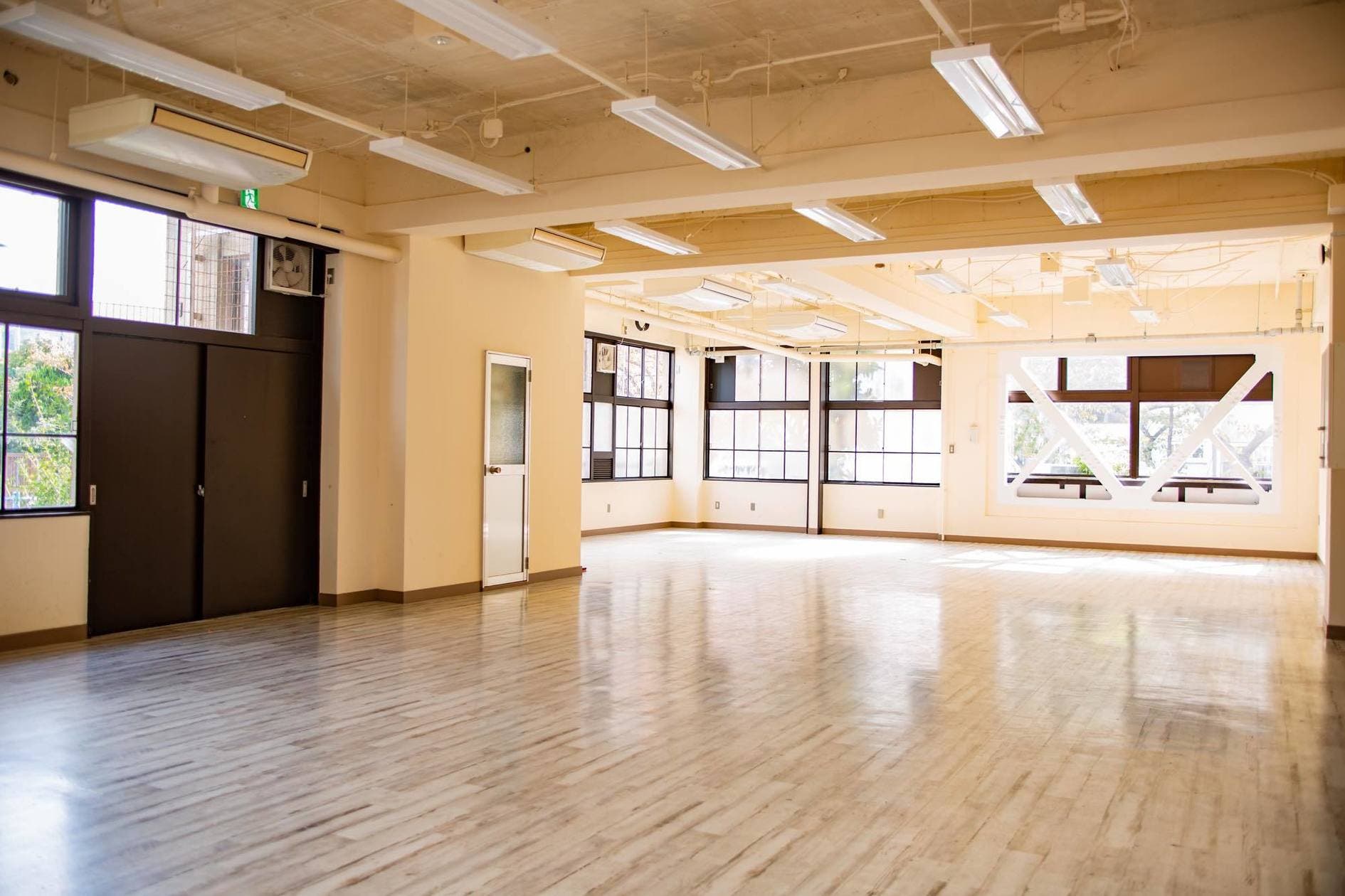 40坪のフリースペースです。ダンス教室、撮影、卒団式など、ご自由に。の写真3