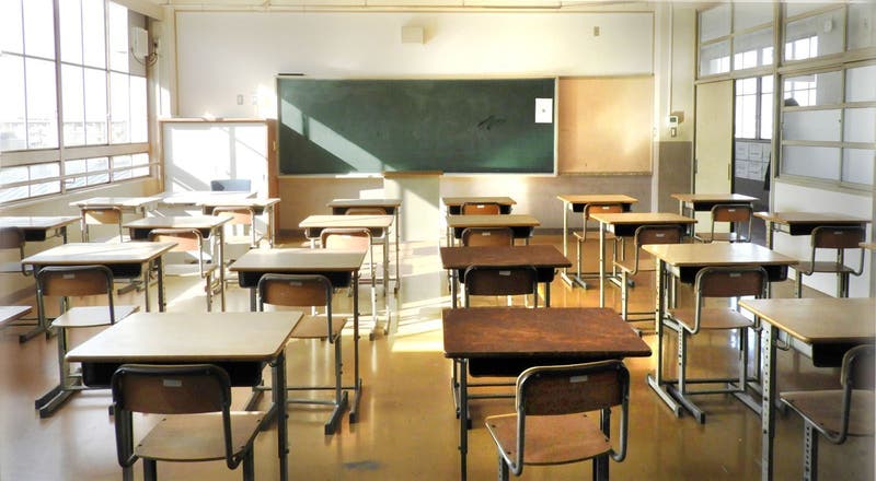 駅ちか！【コスプレ撮影！動画撮影！教室講演！】授業中の教室！小学校のそのままの教室が舞台です！