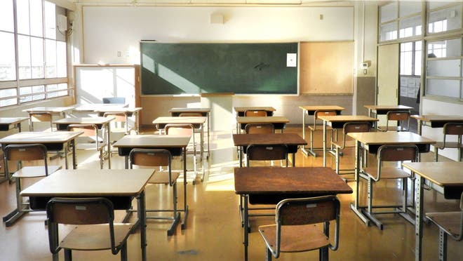 駅ちか!【コスプレ撮影!動画撮影!教室講演!】授業中の教室!小学校のそのままの教室が舞台です!の写真1