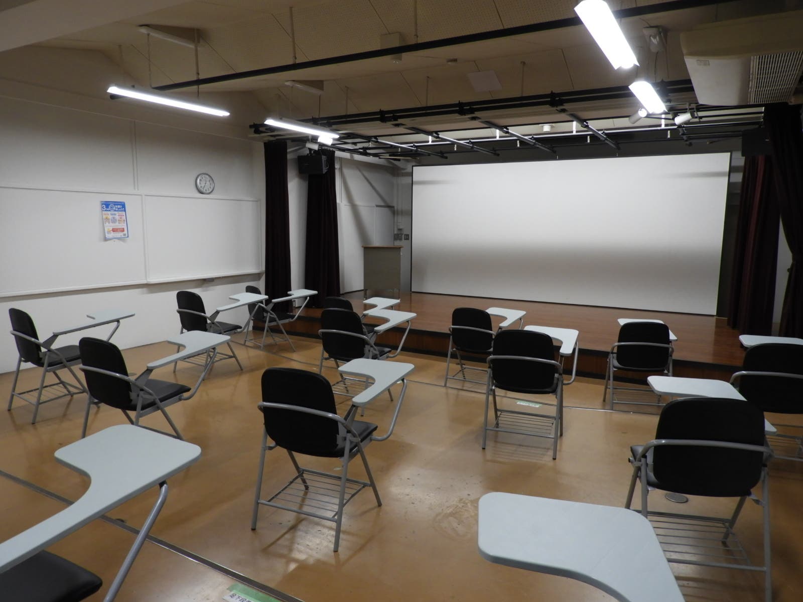 【JR野崎駅徒歩3分】スタジオ舞台でコスプレ！どうして舞台で撮らない？教室の次はこれだ！の写真5