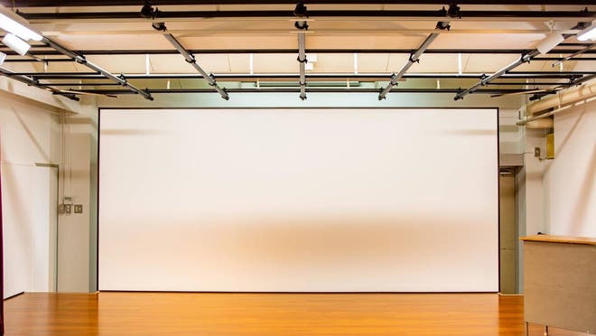 【JR野崎駅徒歩3分】スタジオ舞台でコスプレ!どうして舞台で撮らない?教室の次はこれだ!の写真4