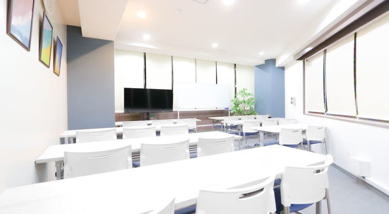 【JR新宿駅 徒歩2分！明治通り沿い！20名利用可！】55型大型モニター・WiFi無料！ふれあい貸し会議室 新宿No65