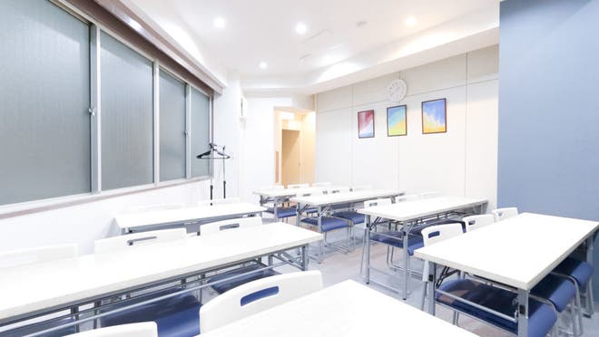 【JR新宿駅 徒歩2分!明治通り沿い!20名利用可!】55型大型モニター・WiFi無料!ふれあい貸し会議室 新宿No65の写真2