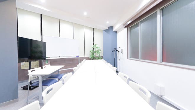 【JR新宿駅 徒歩2分!明治通り沿い!20名利用可!】55型大型モニター・WiFi無料!ふれあい貸し会議室 新宿No65の写真7