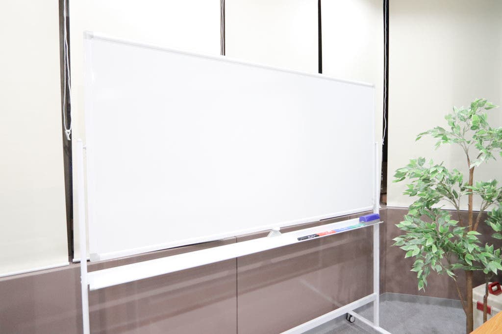 【JR新宿駅 徒歩2分！明治通り沿い！20名利用可！】55型大型モニター・WiFi無料！ふれあい貸し会議室 新宿No65の写真12