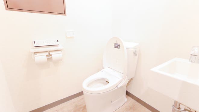 【JR新宿駅 徒歩2分!明治通り沿い!20名利用可!】55型大型モニター・WiFi無料!ふれあい貸し会議室 新宿No65の写真13