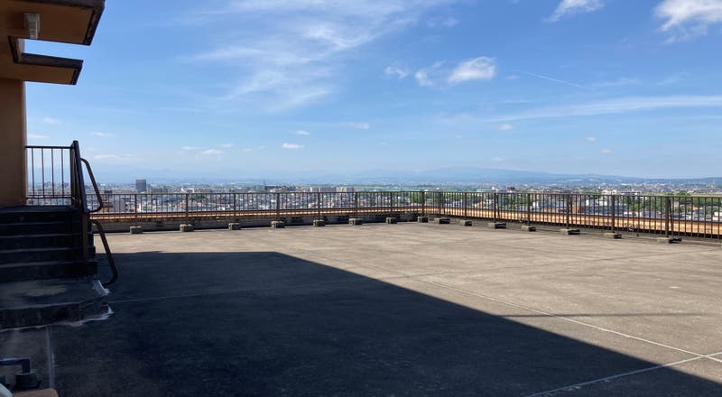 立山連峰が一望できる屋上