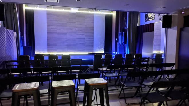 駅近2分『大阪でファンミならココ!』ステージ高60cm 天井4m 幅6m 見やすい舞台のあるライブ会場ですの写真1