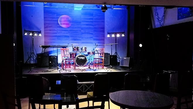 駅近2分『大阪でファンミならココ!』ステージ高60cm 天井4m 幅6m 見やすい舞台のあるライブ会場ですの写真3