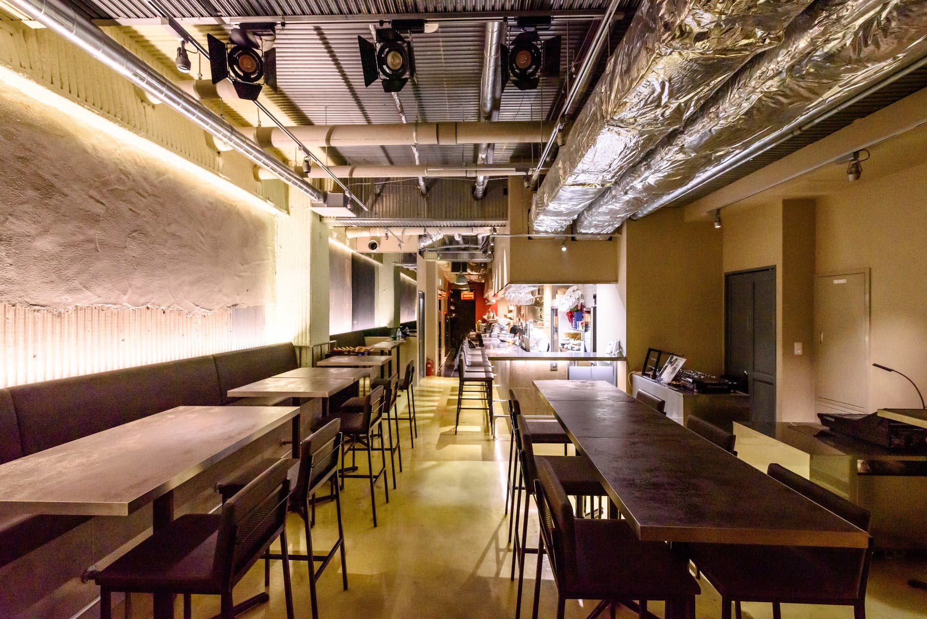 🌟格安利用キャンペーン実施中🌟【商用撮影OK】西武新宿駅から徒歩5分☆モダンでスタイリッシュな内装のダイニングバーの写真7