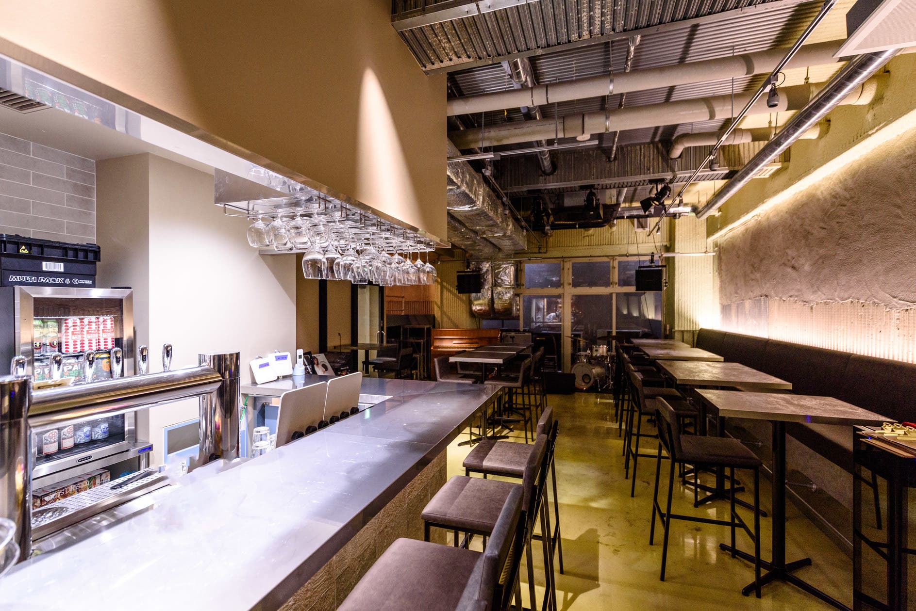 🌟格安利用キャンペーン実施中🌟【商用撮影OK】西武新宿駅から徒歩5分☆モダンでスタイリッシュな内装のダイニングバーの写真4