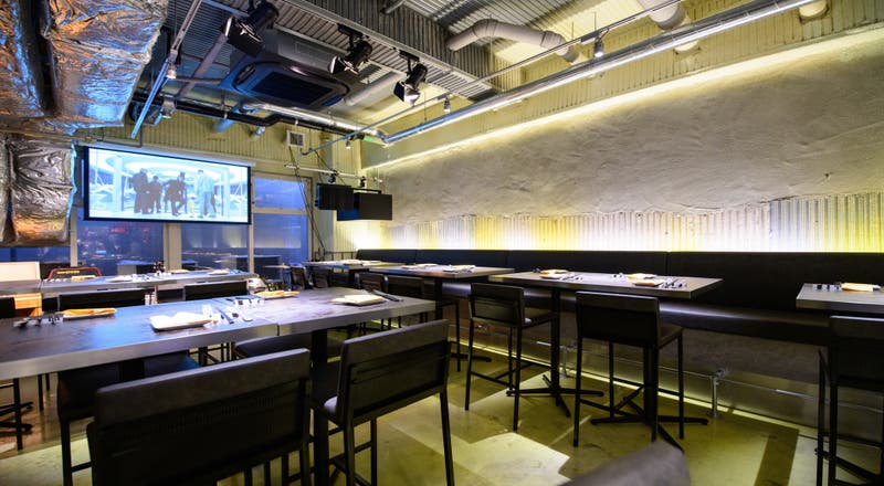 🌟格安利用キャンペーン実施中🌟【商用撮影OK】西武新宿駅から徒歩5分☆モダンでスタイリッシュな内装のダイニングバー