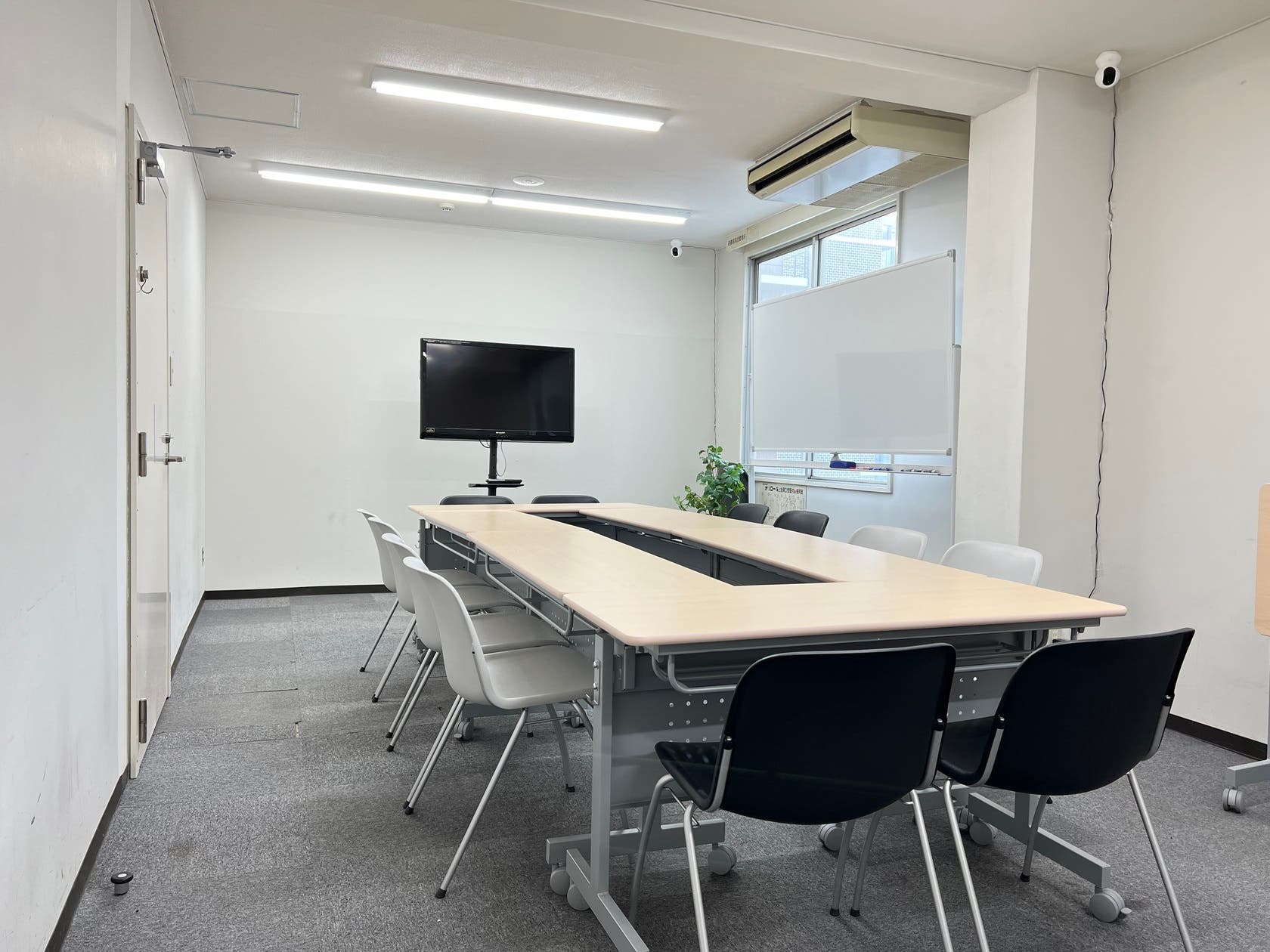 【トイレが綺麗で法人に好評】🎯淀屋橋4分本町5分🎯ビル内に喫煙所🌈30人収容🌈24時間営業◆お気軽会議室淀屋橋EXEC◆の写真1