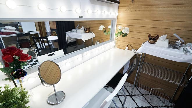 八王子駅8分の駅チカ!撮影機材無料!安心のスタッフ常駐。白ホリのフォトスタジオ!の写真9