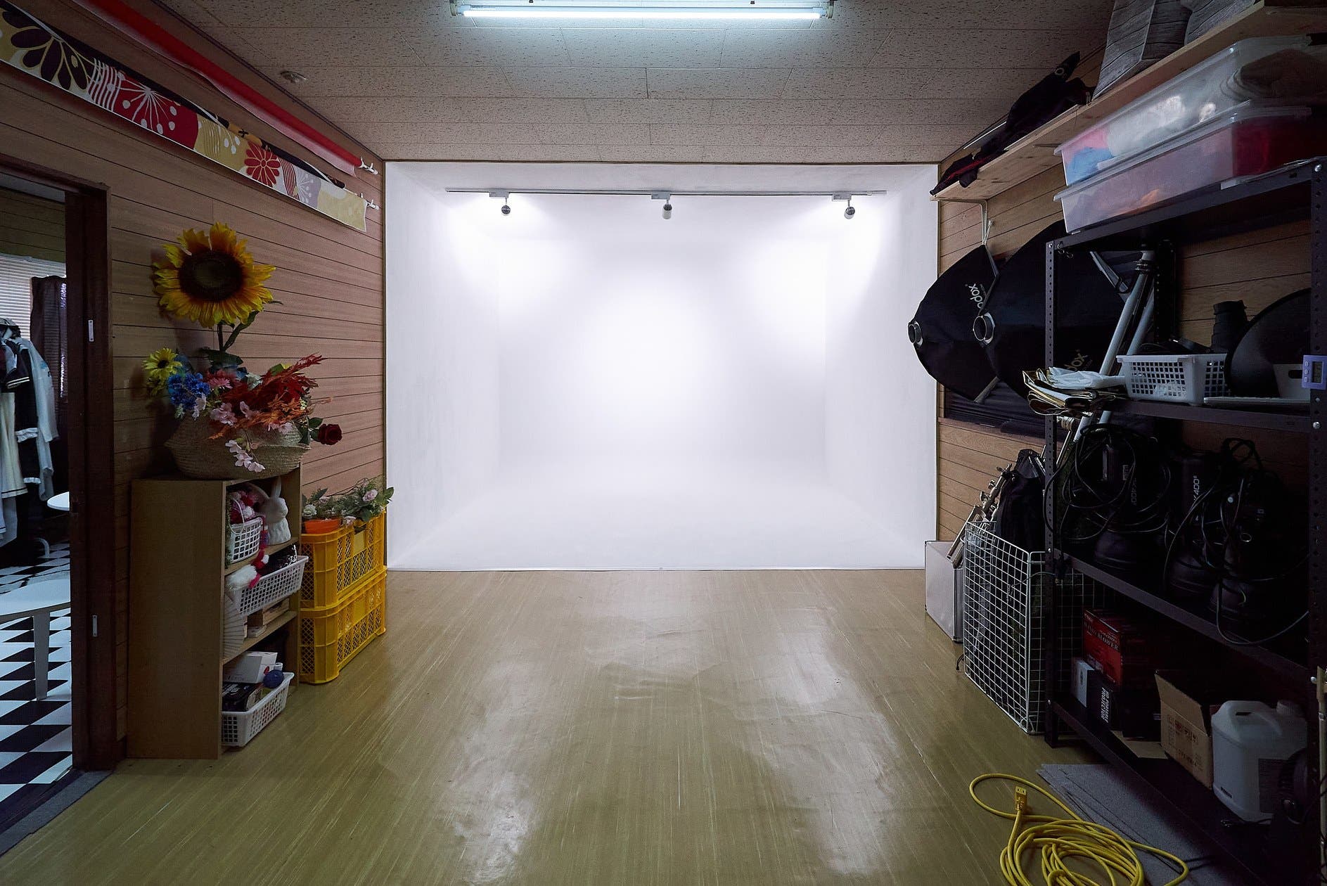 八王子駅8分の駅チカ！撮影機材無料！安心のスタッフ常駐。白ホリのフォトスタジオ！の写真4