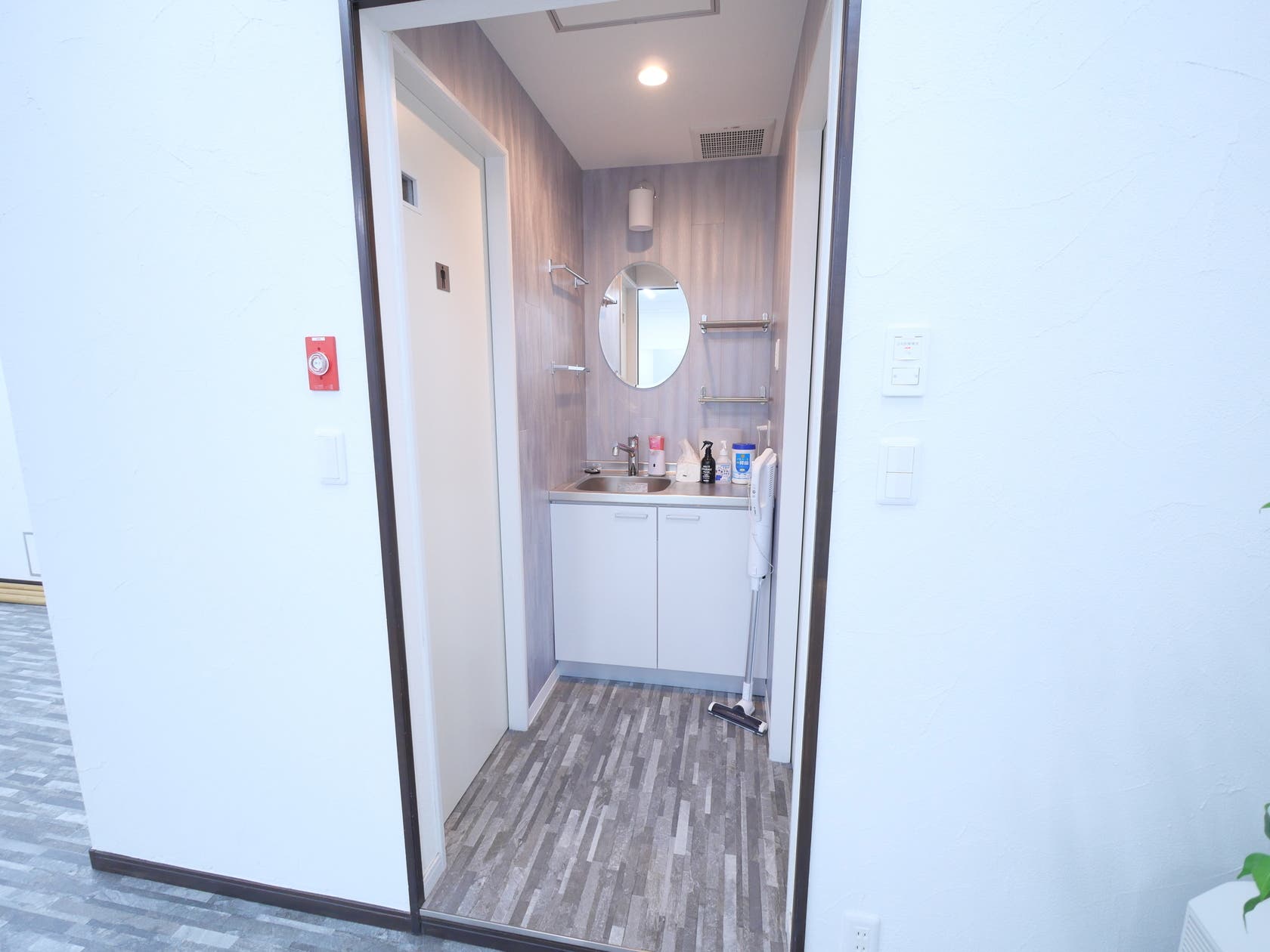 【高田馬場駅4分】駅近🚶｜地域最安｜清潔✨｜60平米｜天高約2.7m｜バレエバー｜WiFi｜毎日清掃🧹｜会議・格闘技・ダンス等の写真11