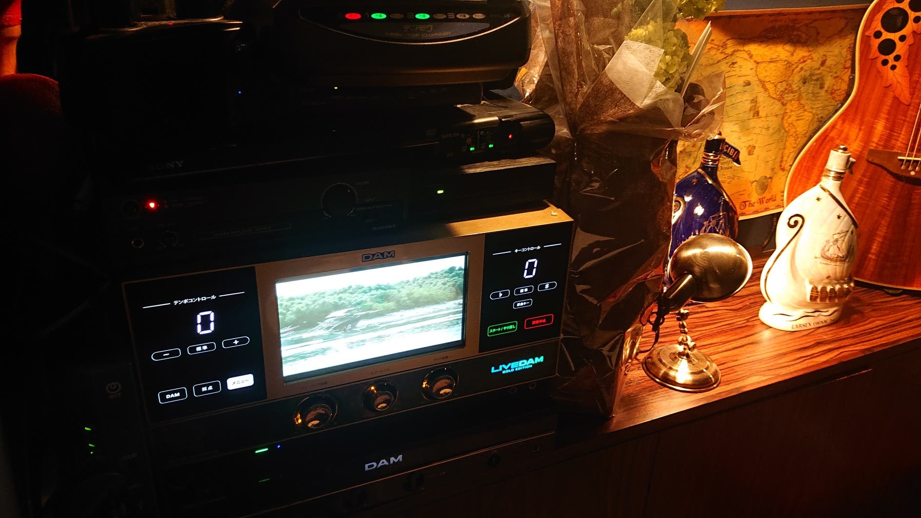 銀座の会員制バーで貸し切り送別会/歓迎会/二次会！着席25名/映像出力65inch/カラオケ付の写真5