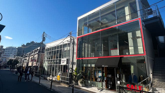 原宿キャットストリートに佇む2Fレンタルスペース。全面ガラス、釘打ちOK。賑わうロケーションで上質なイベントを。の写真25