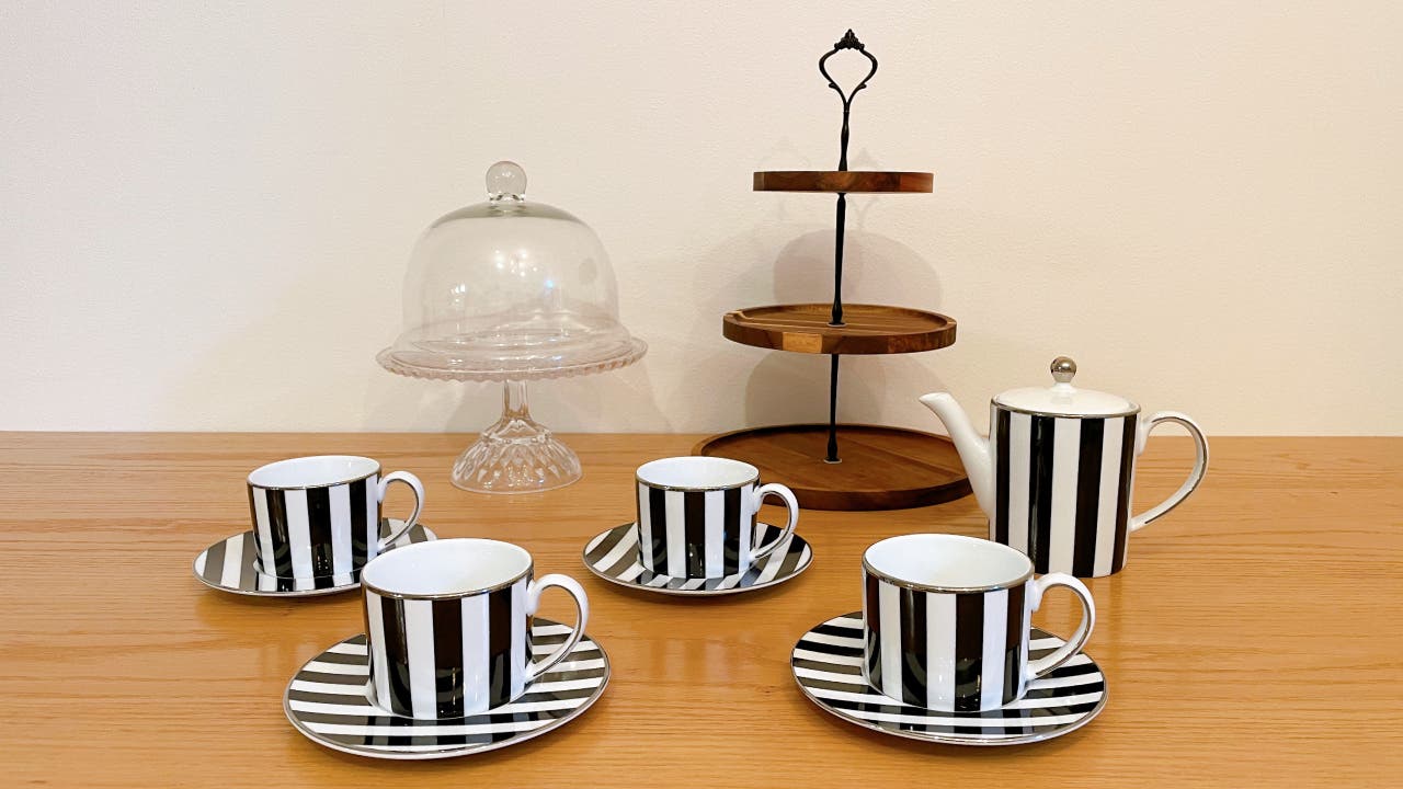 アフタヌーンティーセット（ポット×1・カップ×4・ソーサー×4・ケーキスタンド×2）の画像1