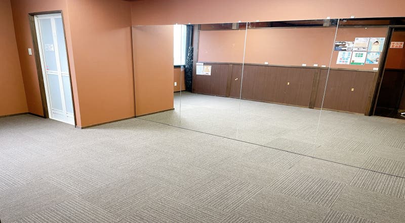 24hOPEN.大型ミラー設置でヨガやピラティスに最適