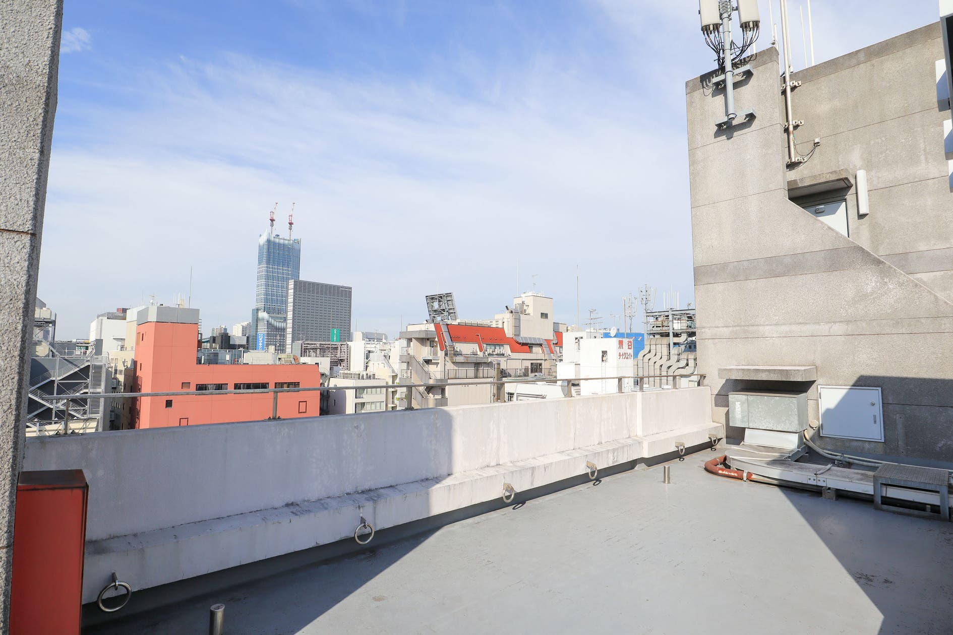 【新宿３丁目オフィススタジオ】低価格貸出し中！ビル最上階の小規模オフィスの写真6