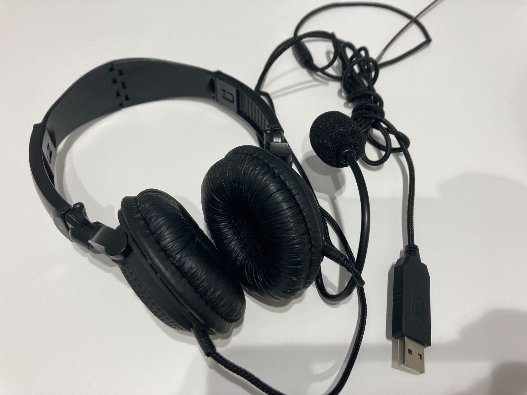 新橋駅直結！【マイナビBOOTH24】全室モニター完備、個室タイプのワークブース☆高速WiFi/フリードリンク付きの写真5