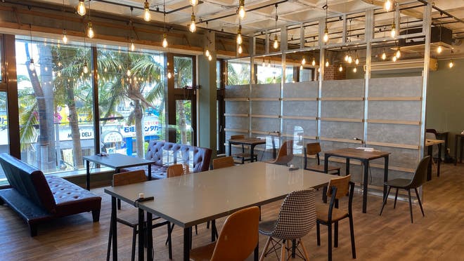 南国石垣島の市内中心地 大きな窓に囲まれた天井高おしゃれスペース WiFi完備の写真2