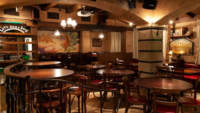 姫路駅から徒歩5分の本格的な英国パブの3階の写真2